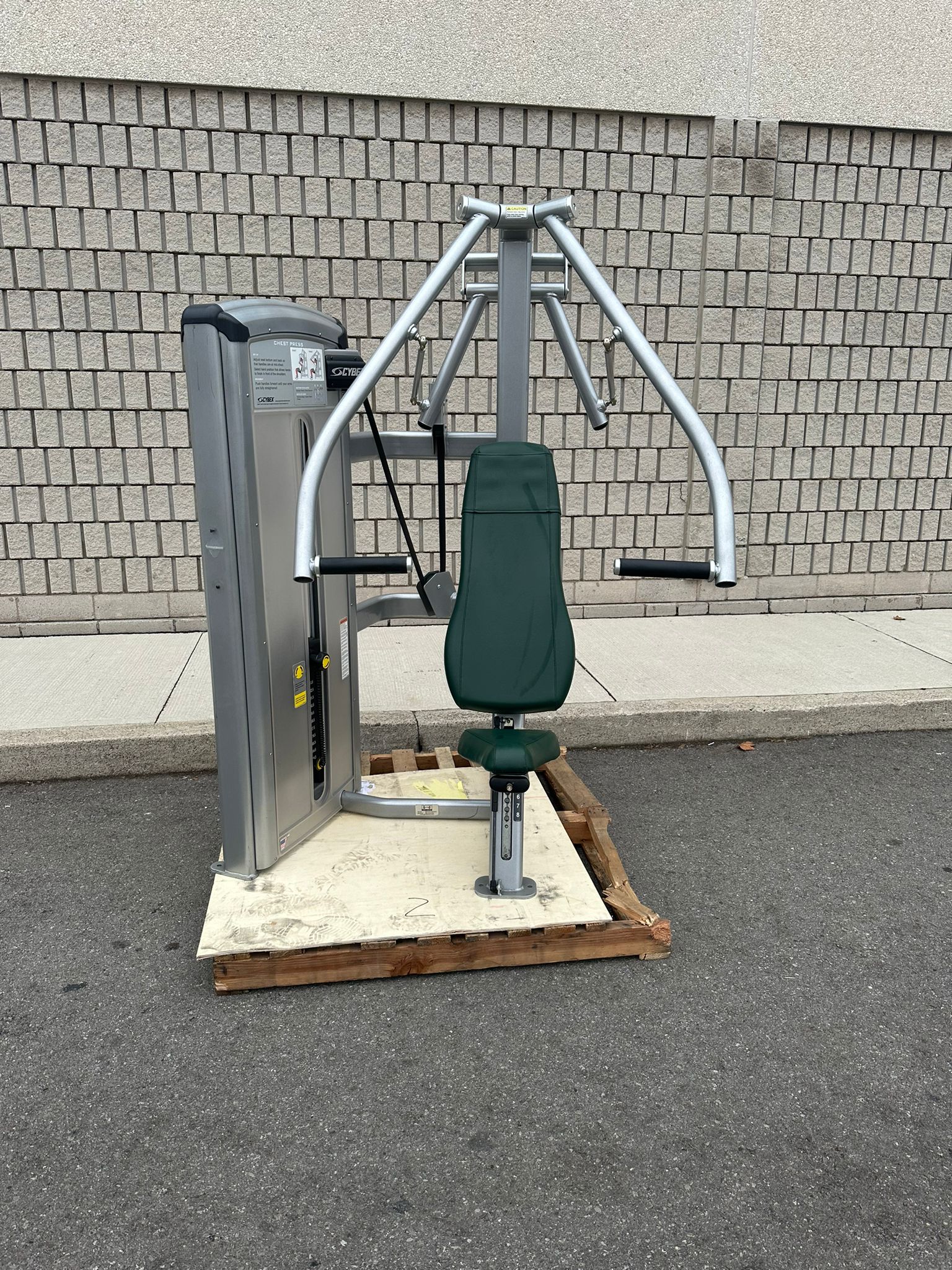VR3 CHEST PRESS – Pure Muscle + Athletics